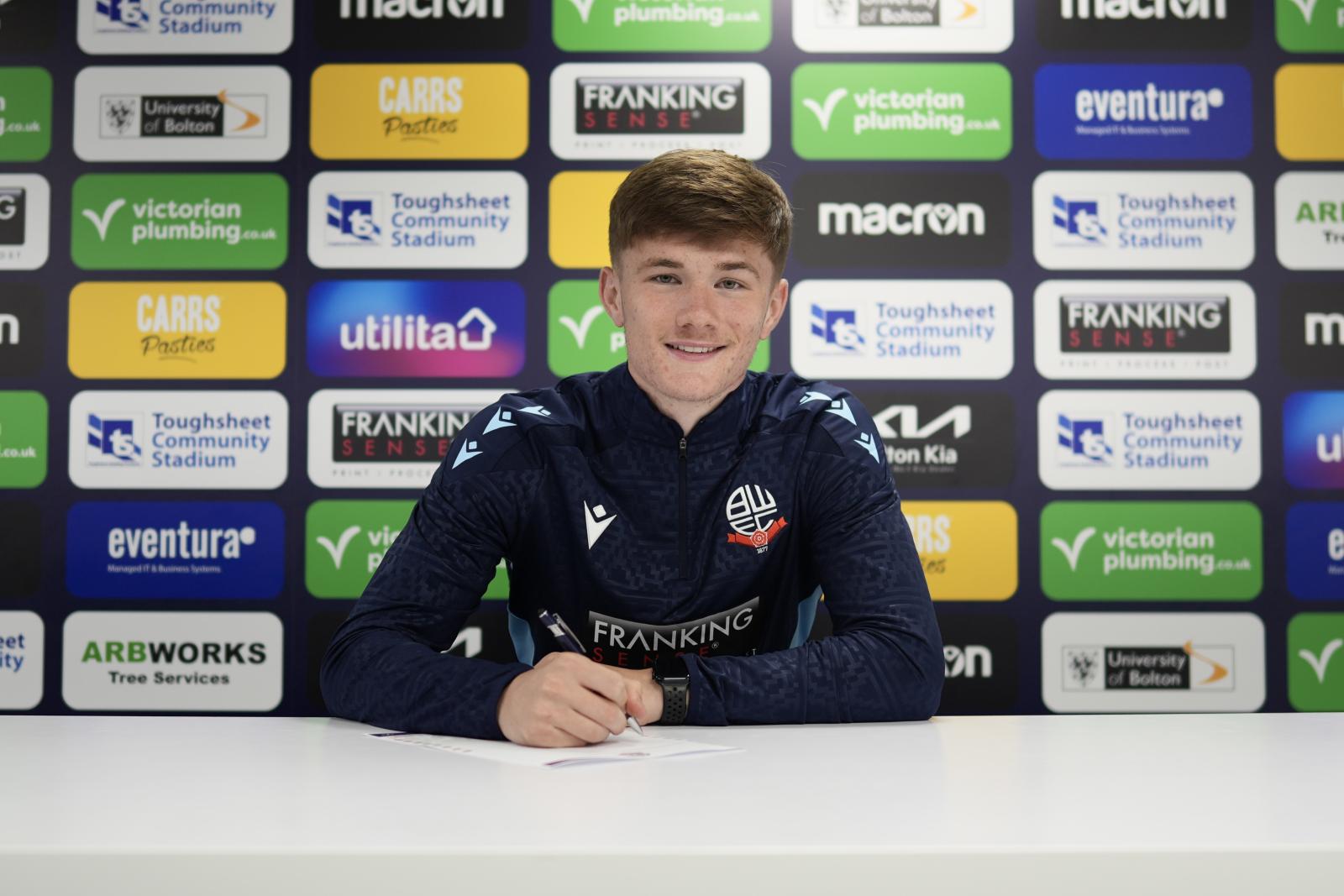 High Fives For New Pros | Bolton Wanderers FC