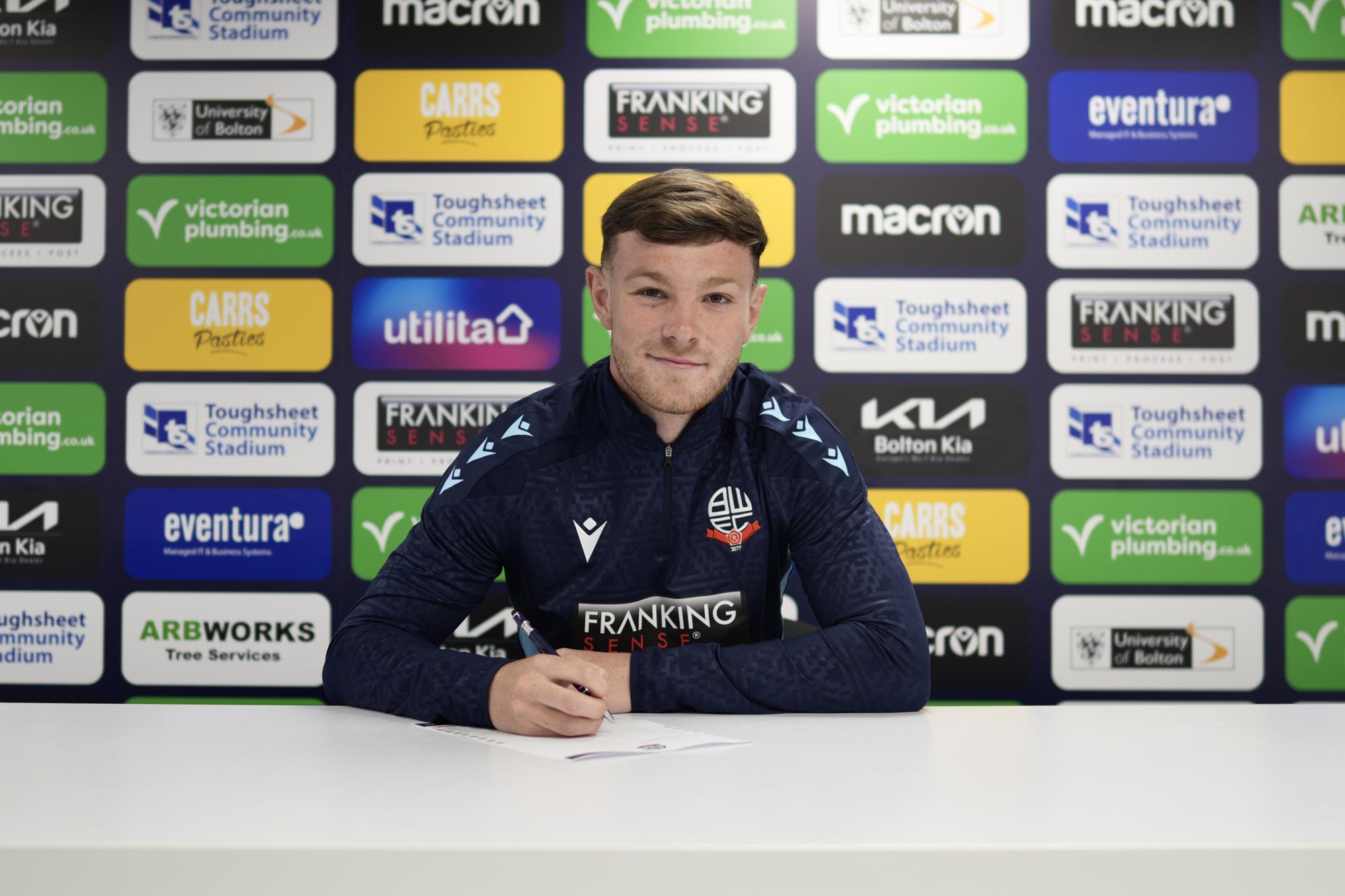 High Fives For New Pros | Bolton Wanderers FC