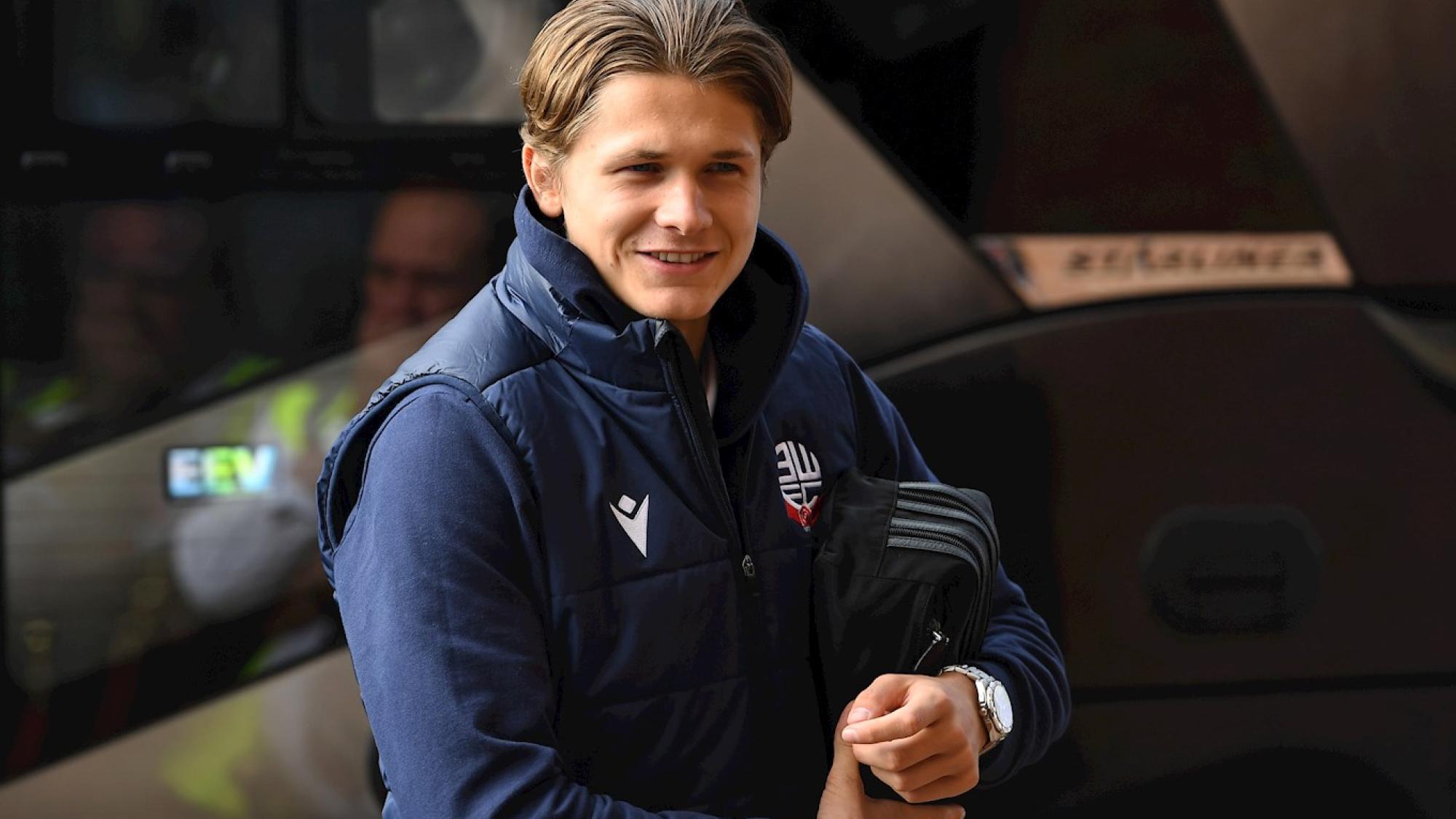 Ashton Switch For Senior | Bolton Wanderers FC